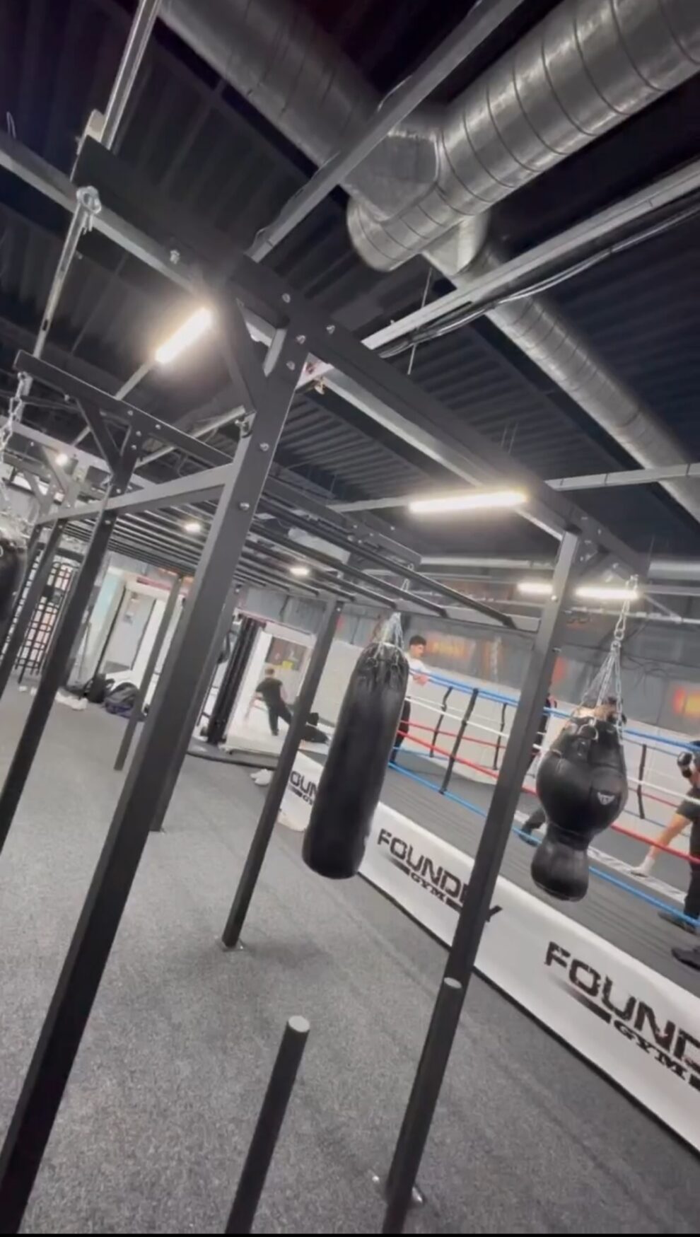 8 Bag Boxing Rig - Heavy-Duty Commercial Boxing Frame